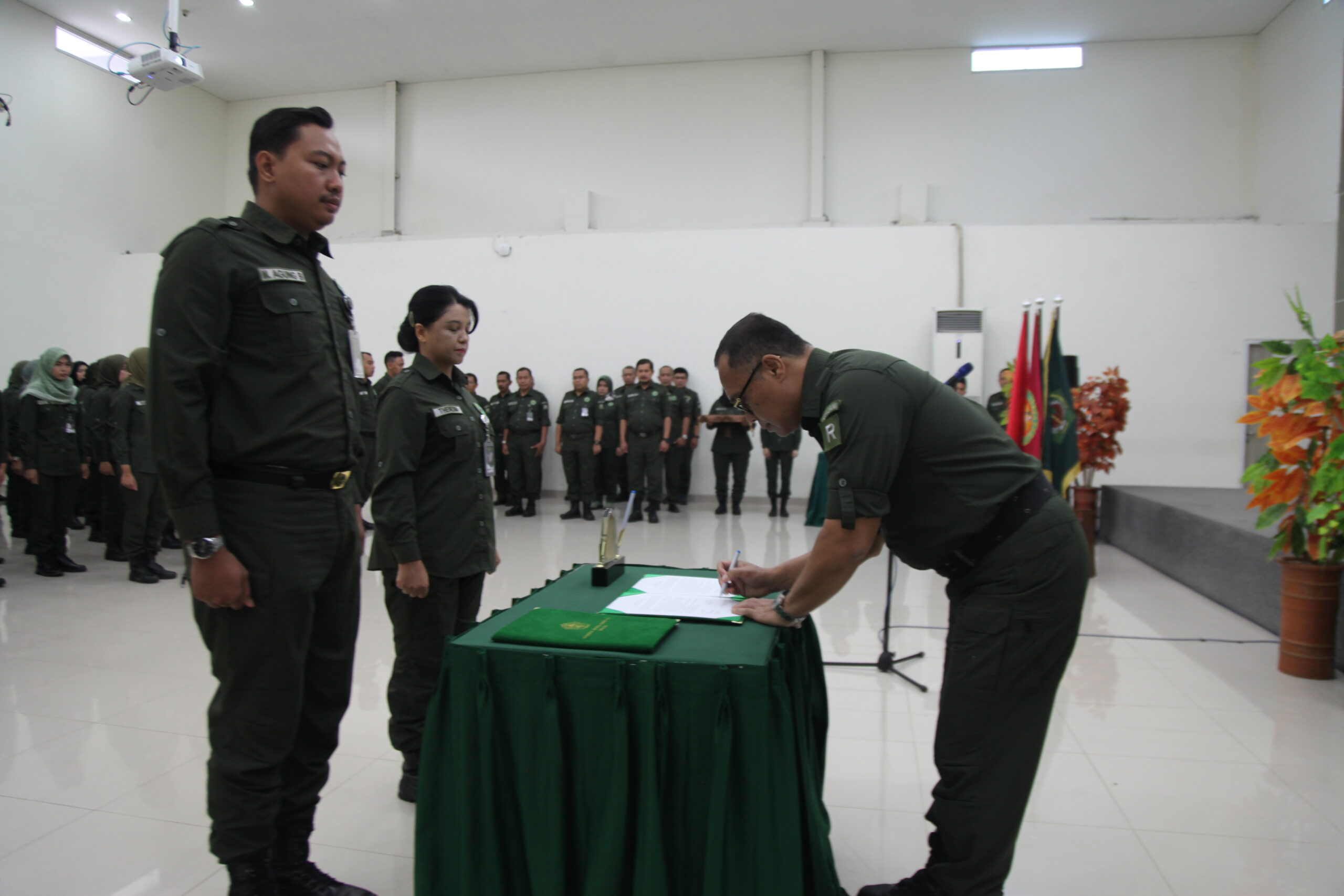 Rektor Universitas Jenderal Achmad Yani Lantik Calon Pegawai dan ... Rektor Universitas Jenderal Achmad Yani Lantik Calon Pegawai dan ...