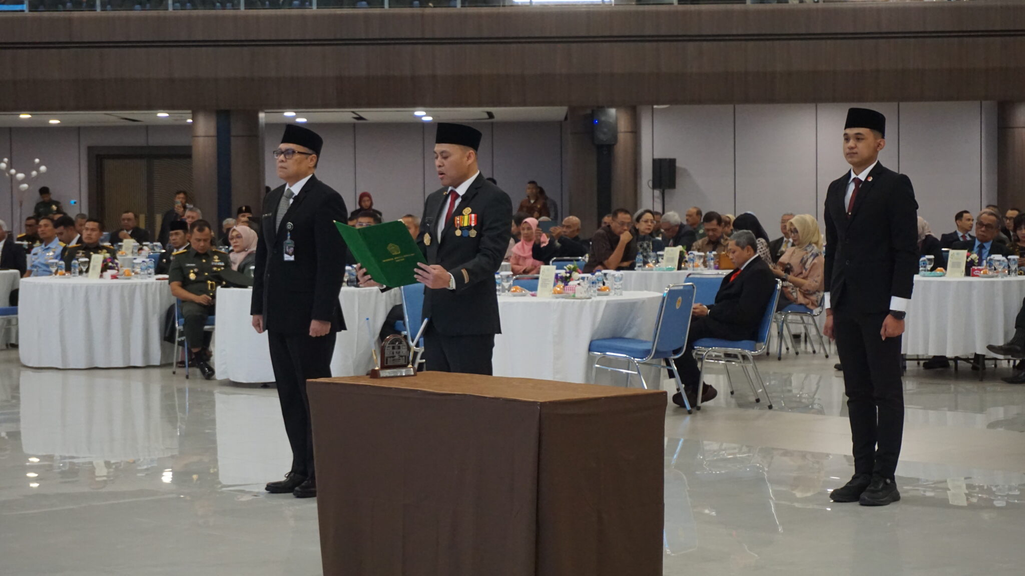 Prof. Dr. Agus Subagyo, S.IP., M.Si. Resmi Pimpin Universitas Jenderal ...